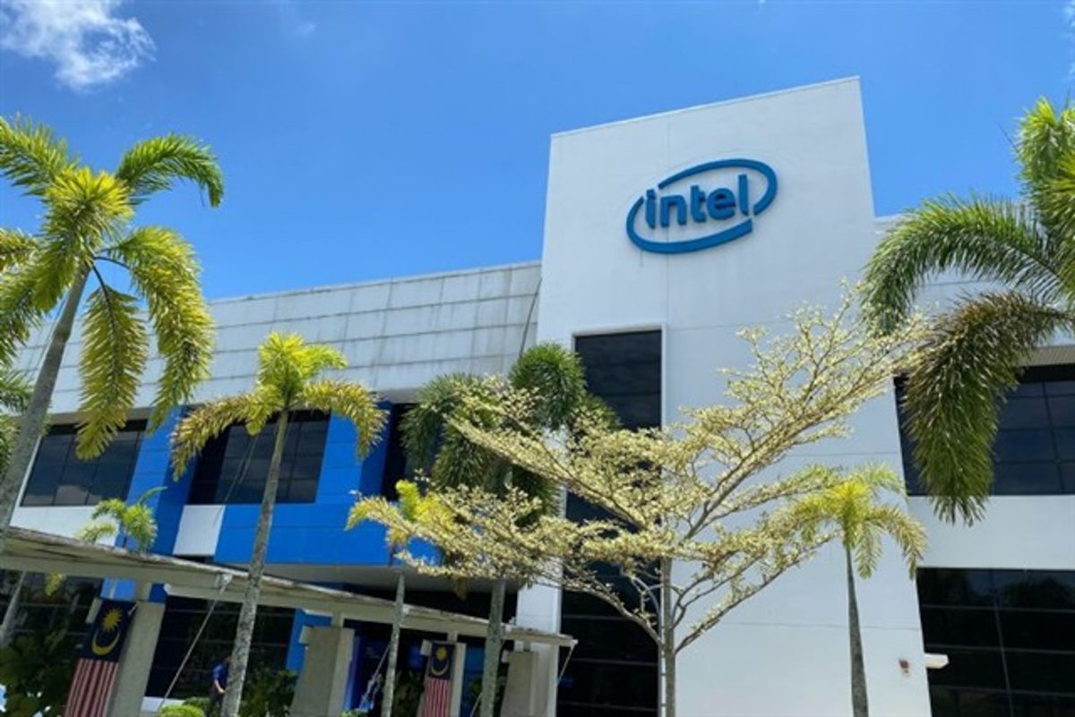 Intel và chiếc bánh vẽ siêu to khổng lồ tại Việt Nam